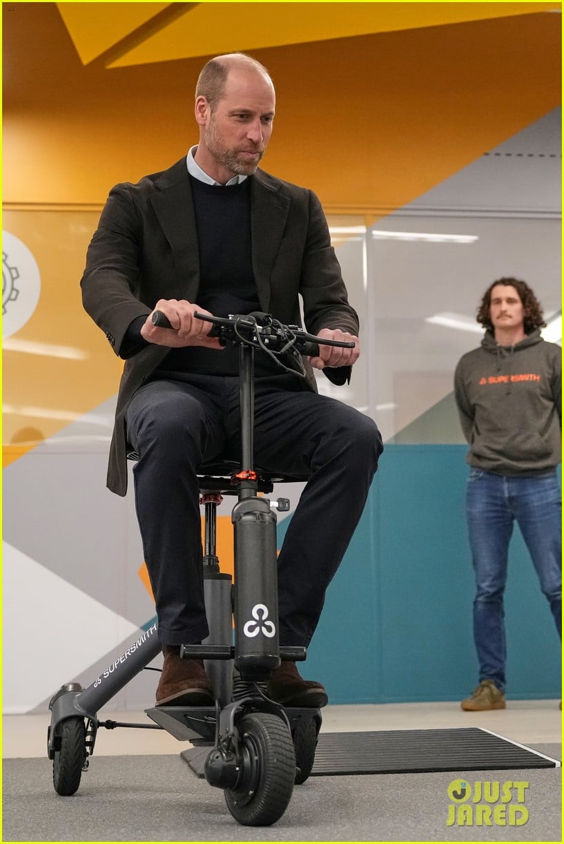 Kate Middleton & Prince William Compete in a Friendly Curling Match ...