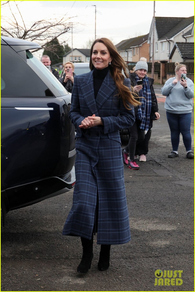 Kate Middleton & Prince William Compete in a Friendly Curling Match ...