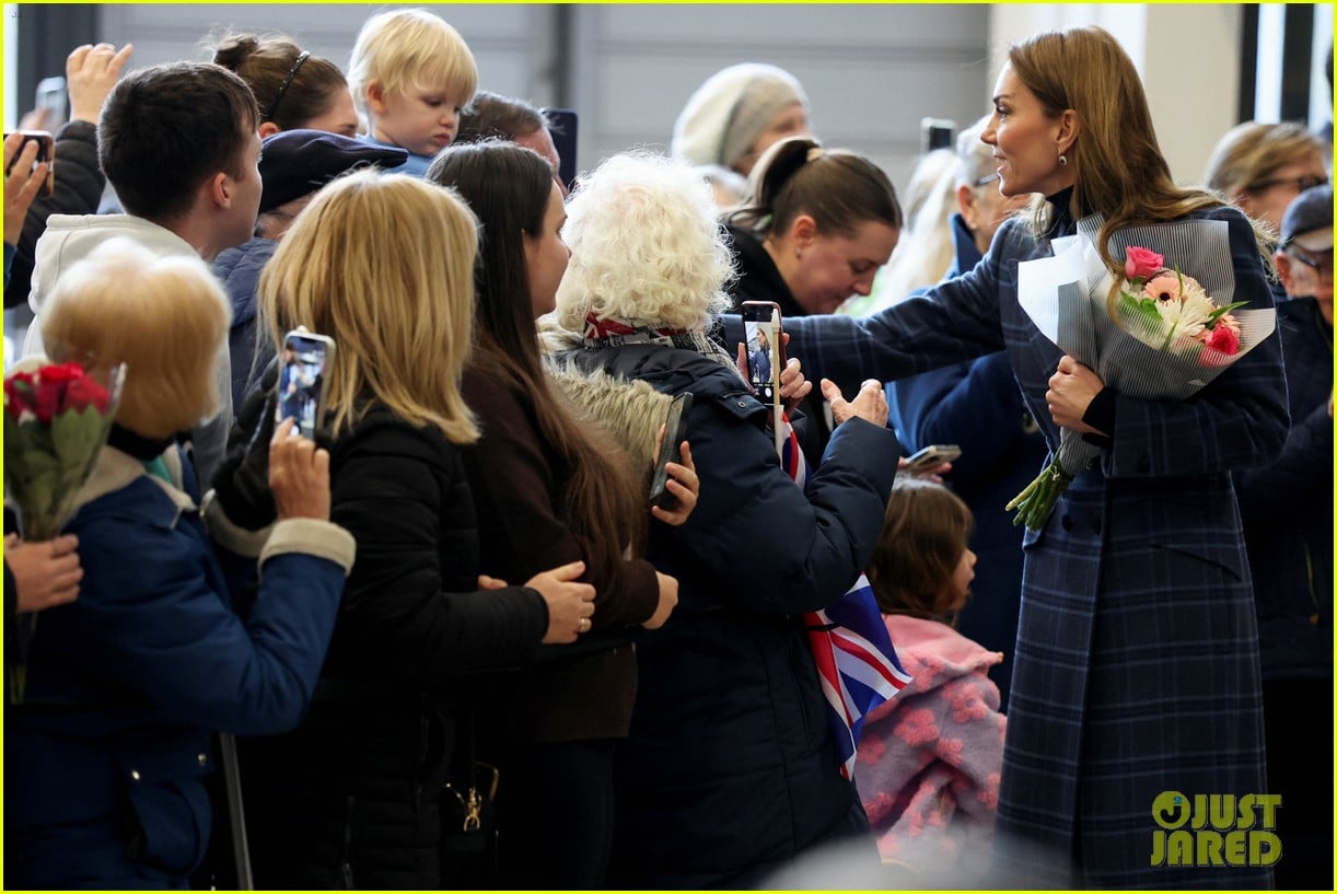 Kate Middleton & Prince William Compete in a Friendly Curling Match ...
