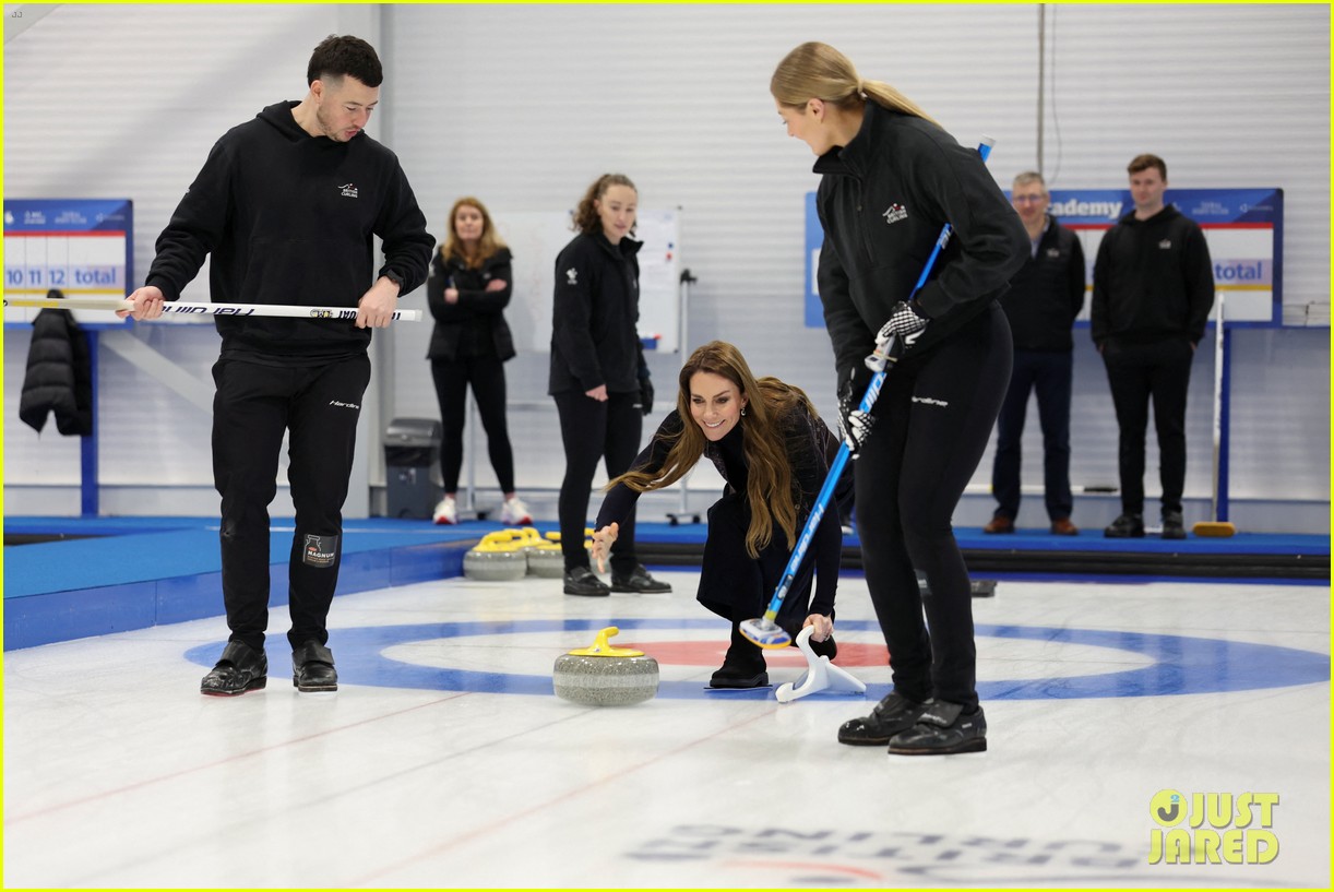 Kate Middleton & Prince William Compete in a Friendly Curling Match ...
