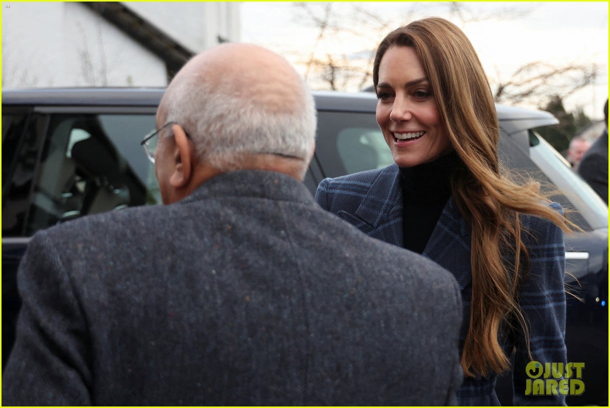 Kate Middleton & Prince William Compete in a Friendly Curling Match ...