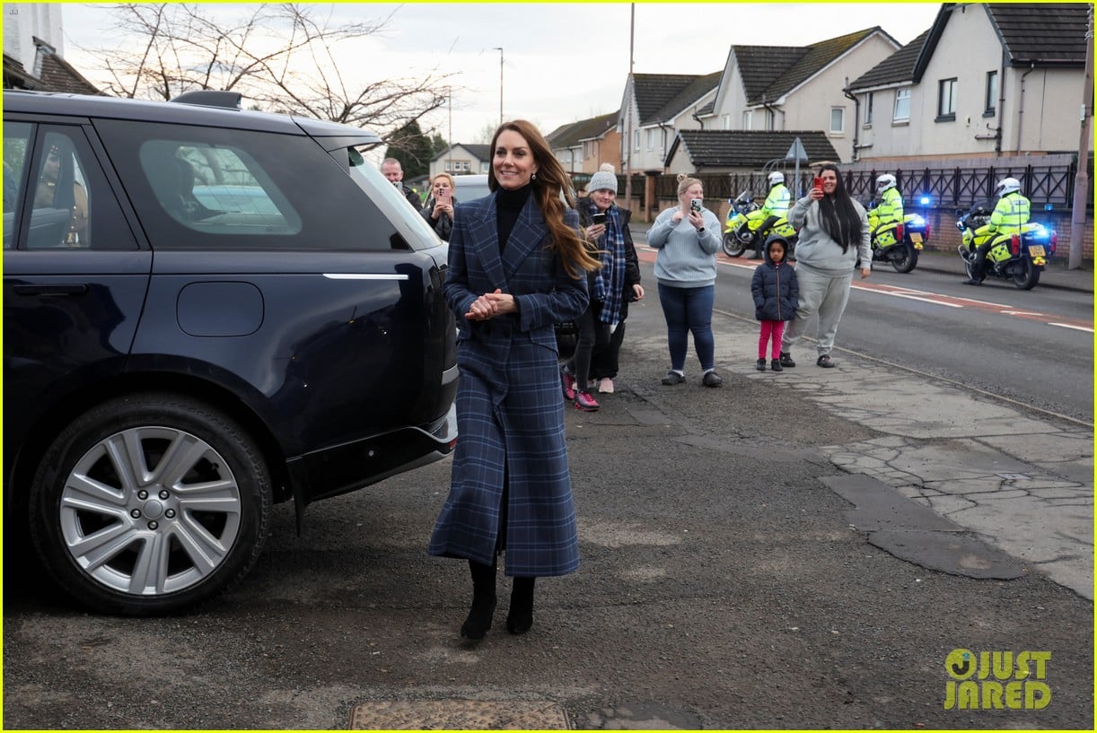Kate Middleton & Prince William Compete in a Friendly Curling Match ...