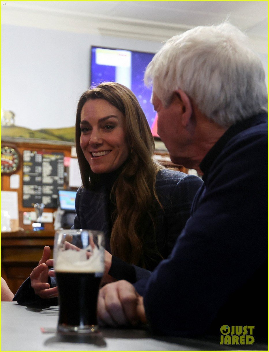 Kate Middleton & Prince William Compete in a Friendly Curling Match ...
