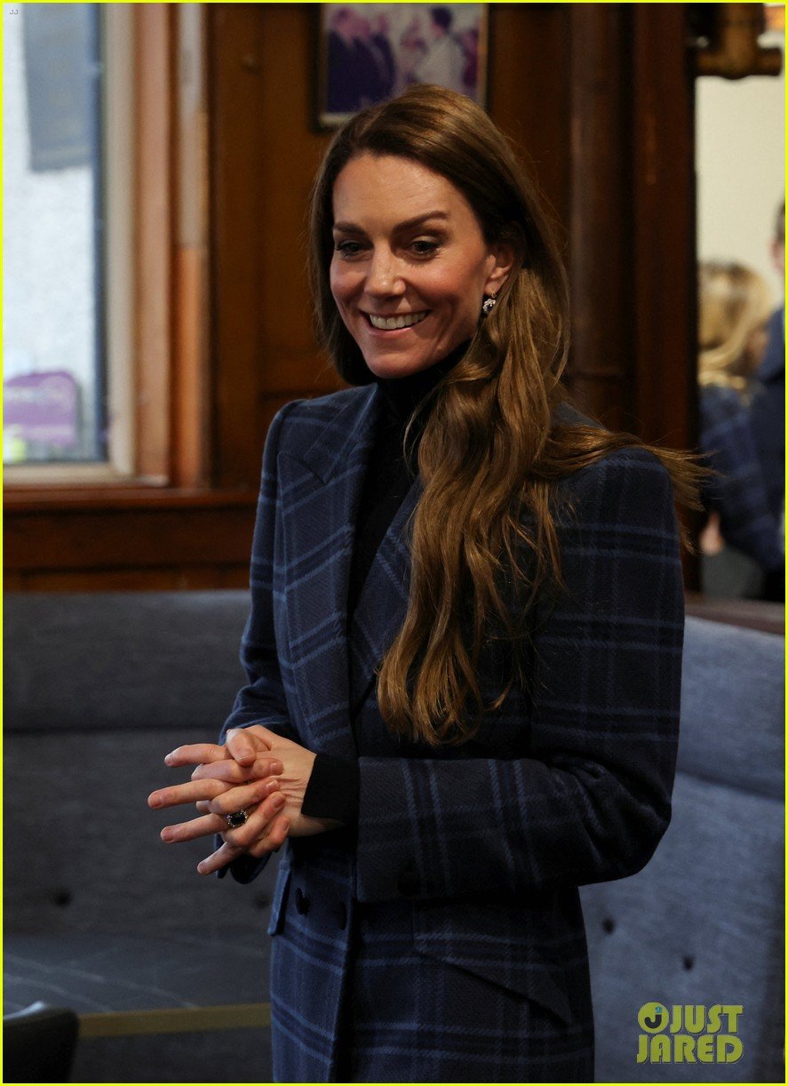 Kate Middleton & Prince William Compete in a Friendly Curling Match ...