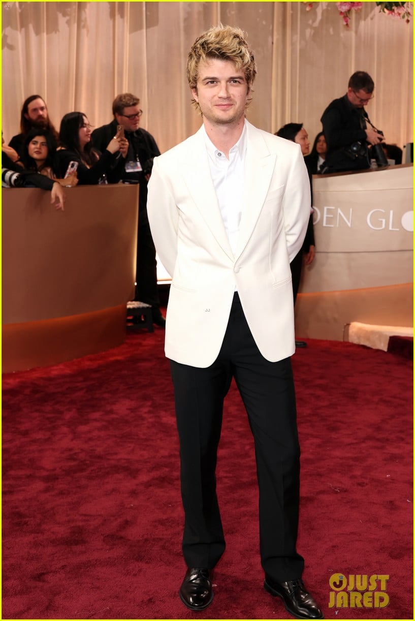 Joe Keery Debuts New Blonde Hair at Golden Globes 2026: Photo 5263809 ...
