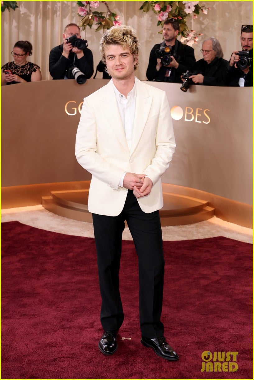 Joe Keery Debuts New Blonde Hair at Golden Globes 2026: Photo 5263811 ...