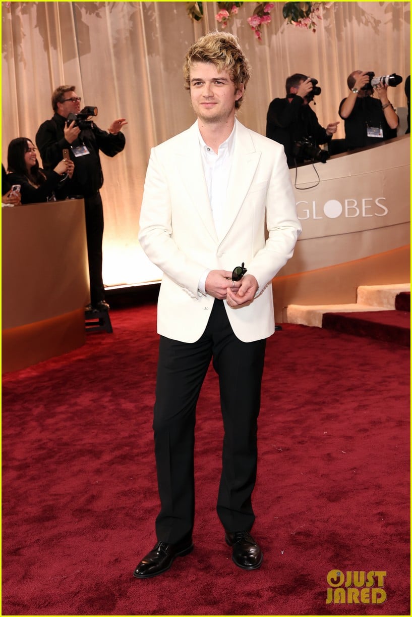 Joe Keery Debuts New Blonde Hair at Golden Globes 2026: Photo 5263813 ...