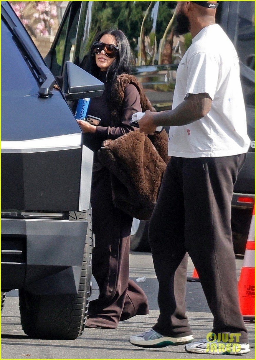 Kim Kardashian Films New Netflix Comedy Film 'The Fifth Wheel': Photo ...