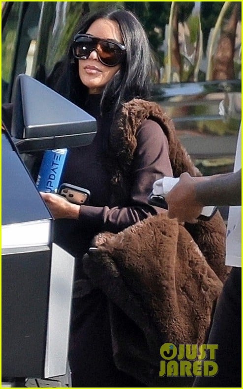 Kim Kardashian Films New Netflix Comedy Film 'The Fifth Wheel': Photo ...