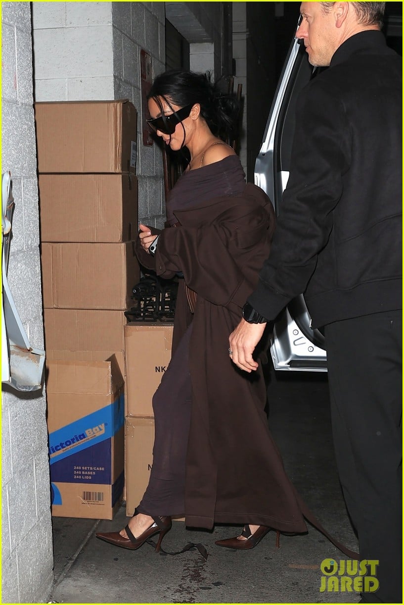 Kim Kardashian Steps Out for Dinner with 'The Fifth Wheel' Director Eva ...
