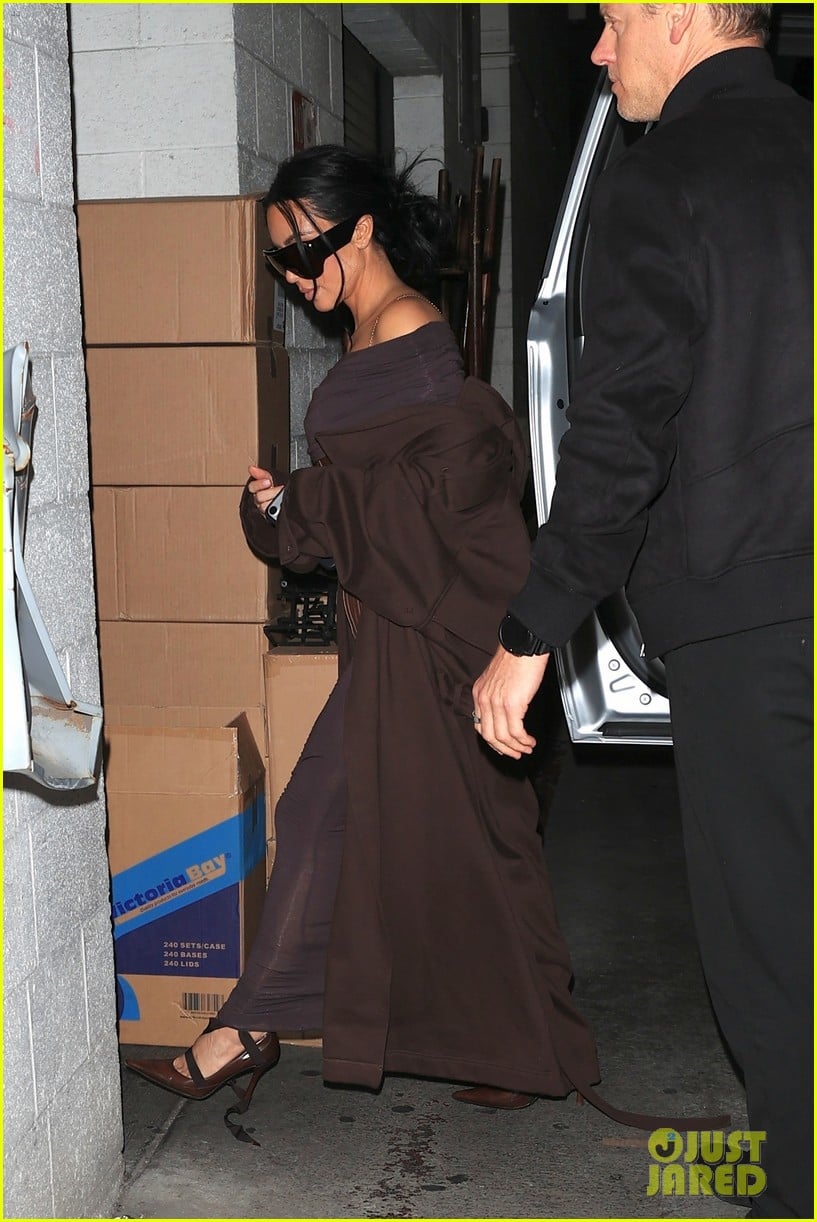 Kim Kardashian Steps Out for Dinner with 'The Fifth Wheel' Director Eva ...