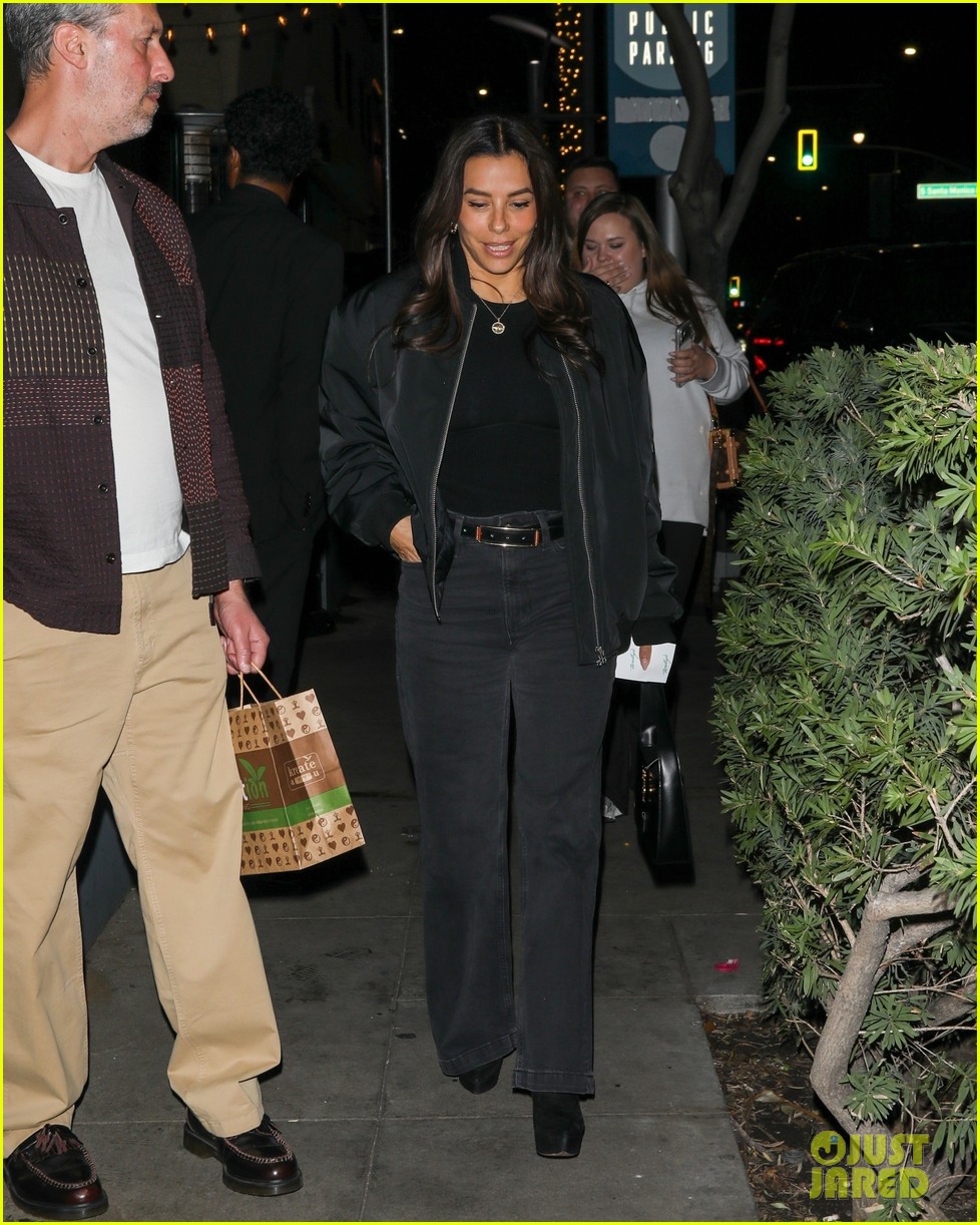 Kim Kardashian Steps Out for Dinner with 'The Fifth Wheel' Director Eva ...