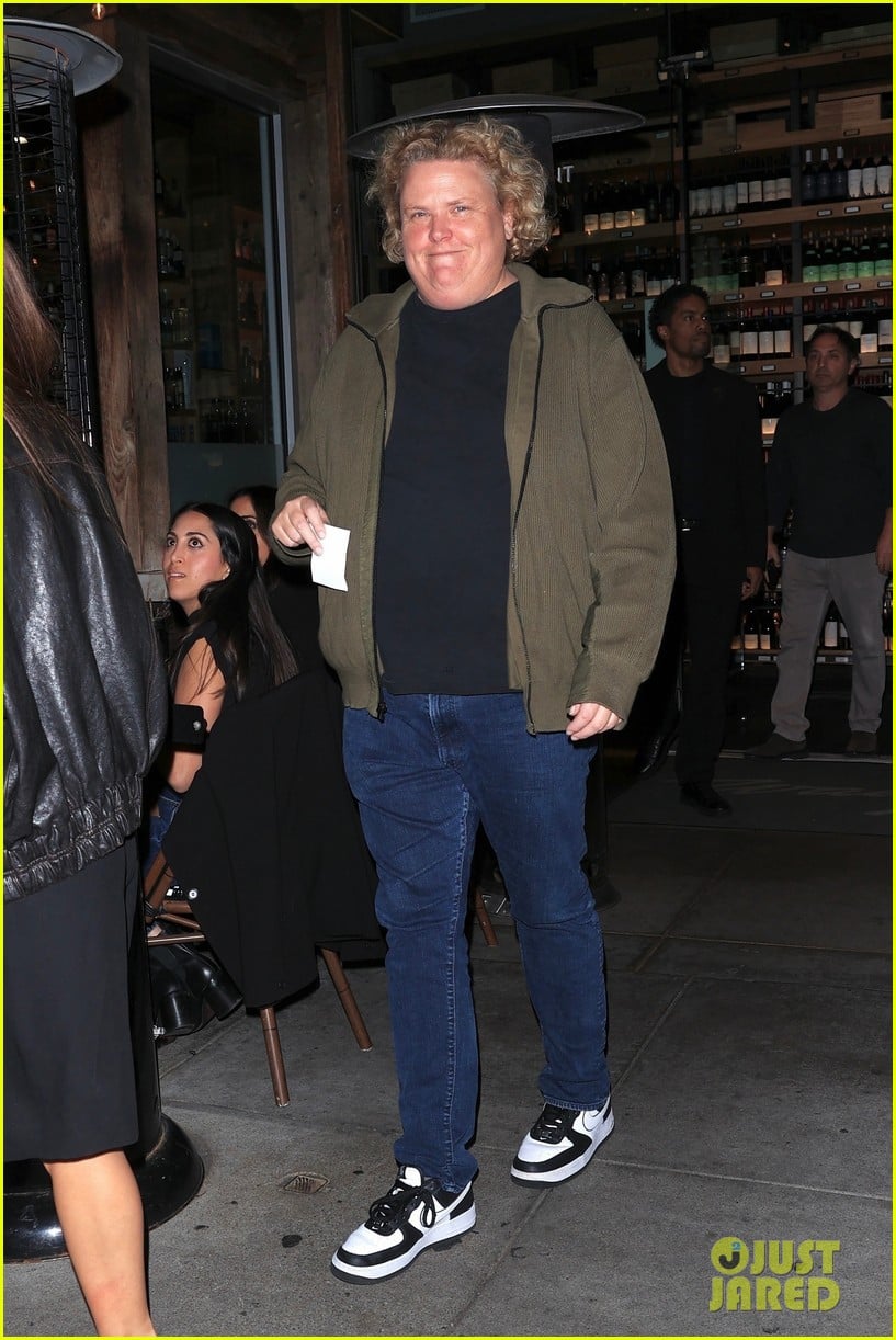 Kim Kardashian Steps Out for Dinner with 'The Fifth Wheel' Director Eva ...