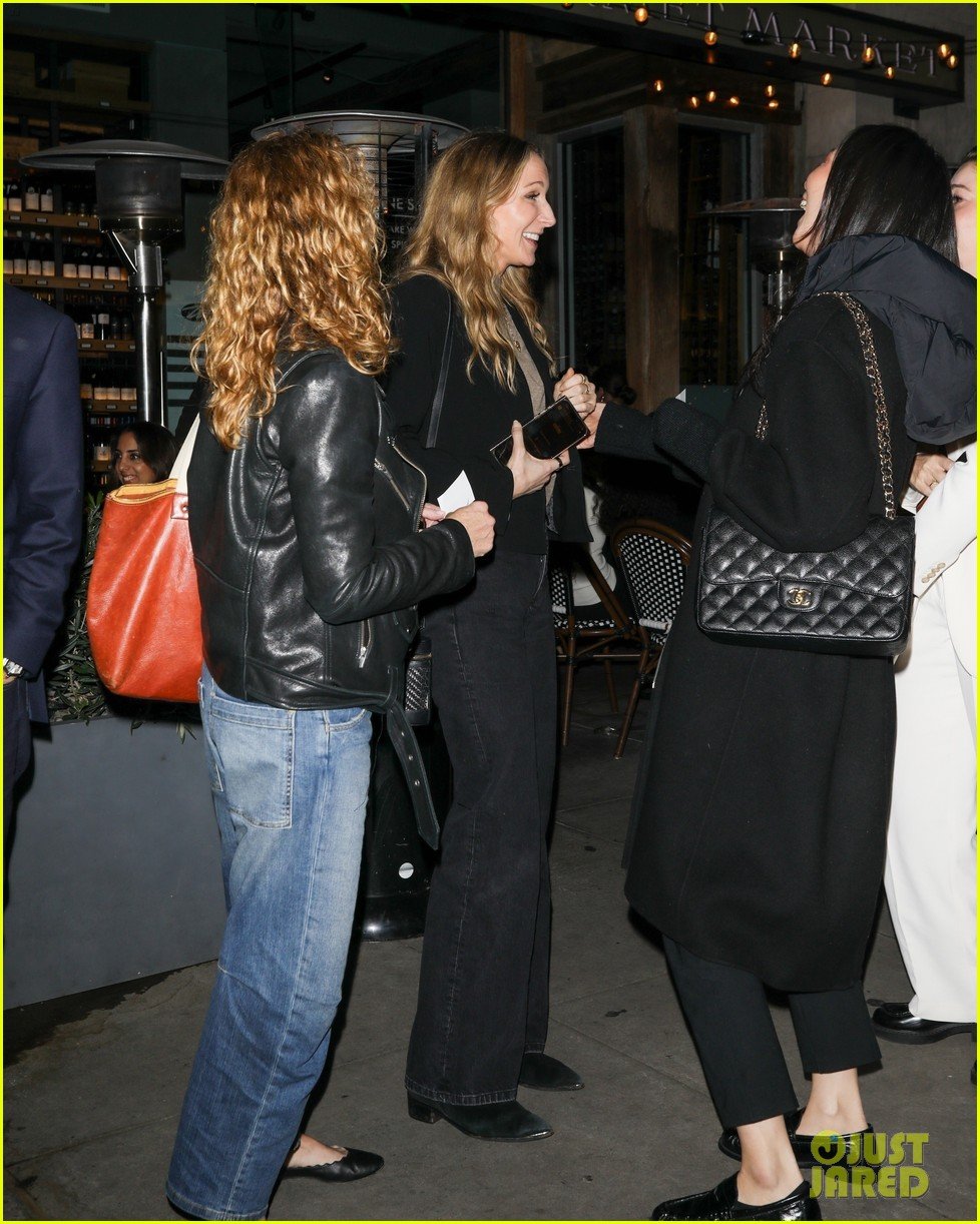 Kim Kardashian Steps Out for Dinner with 'The Fifth Wheel' Director Eva ...