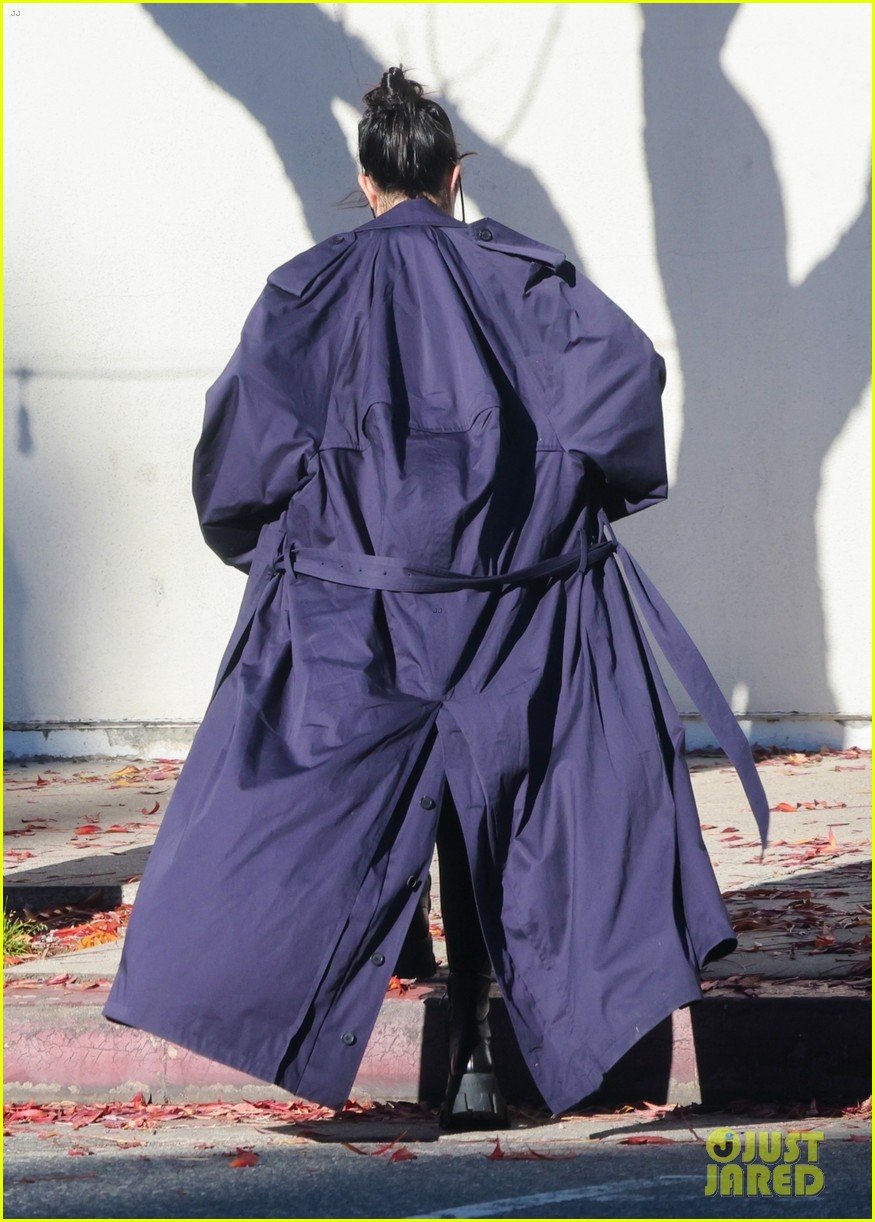 Kourtney Kardashian Wears Purple Trench Coat to Pick Up Food Order in ...