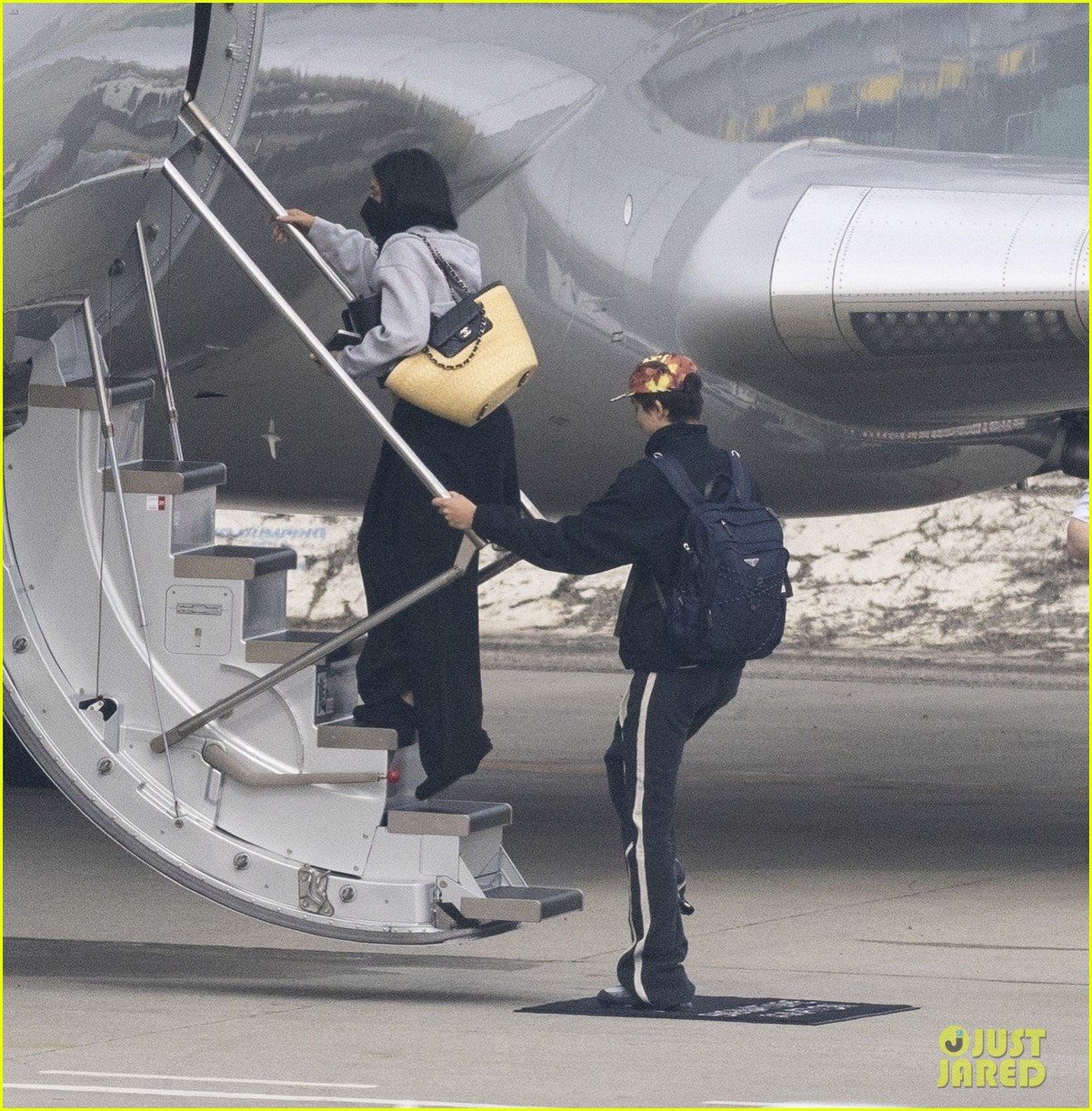 Kylie Jenner & Timothee Chalamet Spotted Flying Off in Private Jet Amid ...