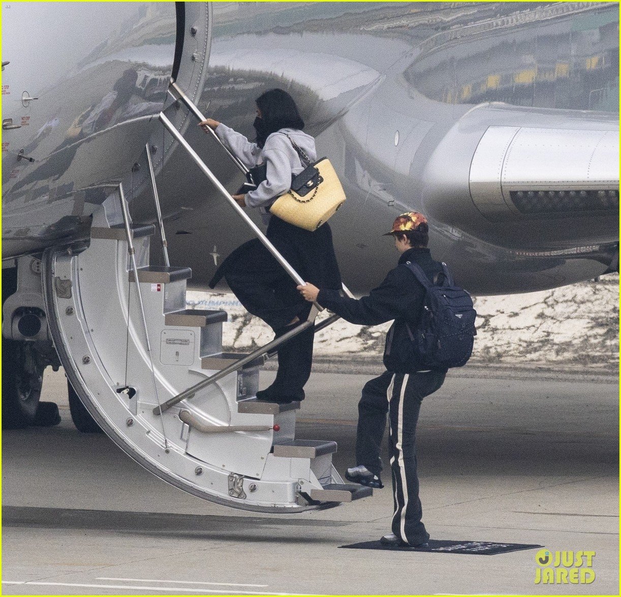 Kylie Jenner & Timothee Chalamet Spotted Flying Off in Private Jet Amid ...