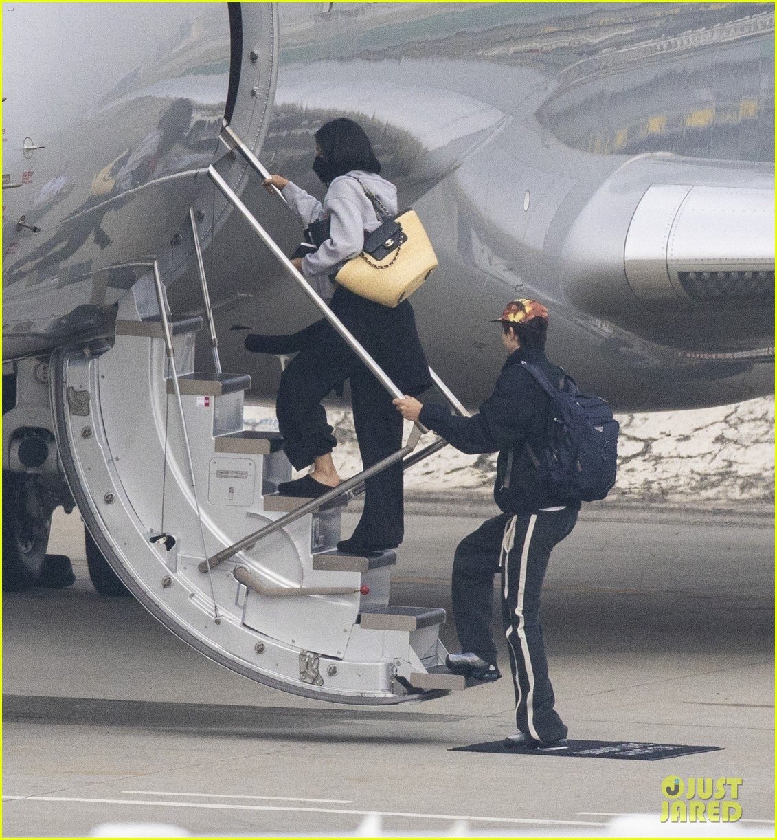 Kylie Jenner & Timothee Chalamet Spotted Flying Off in Private Jet Amid ...