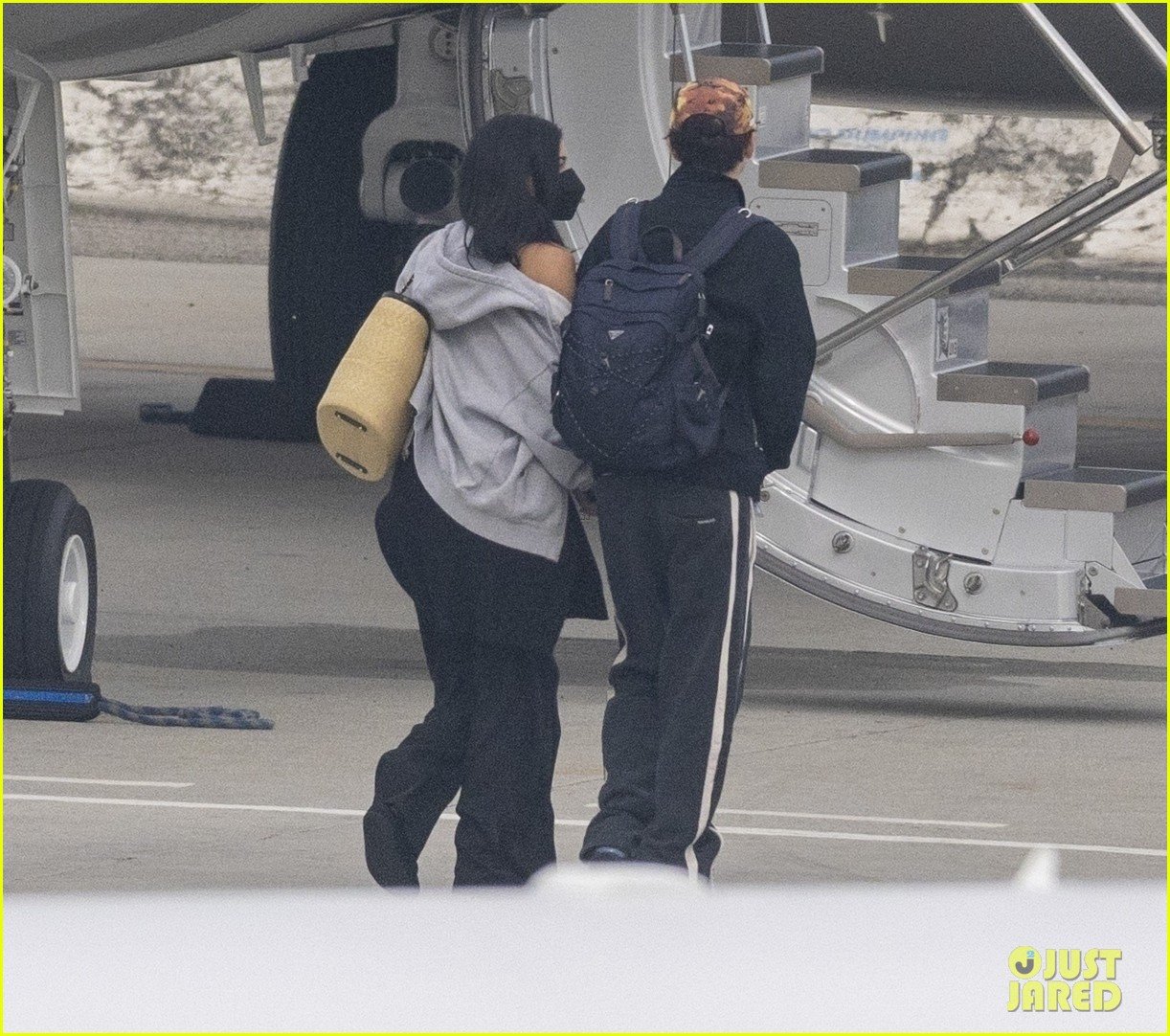 Kylie Jenner & Timothee Chalamet Spotted Flying Off in Private Jet Amid ...
