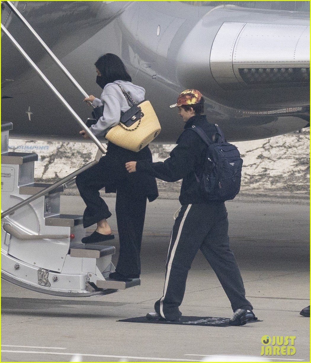 Kylie Jenner & Timothee Chalamet Spotted Flying Off in Private Jet Amid ...