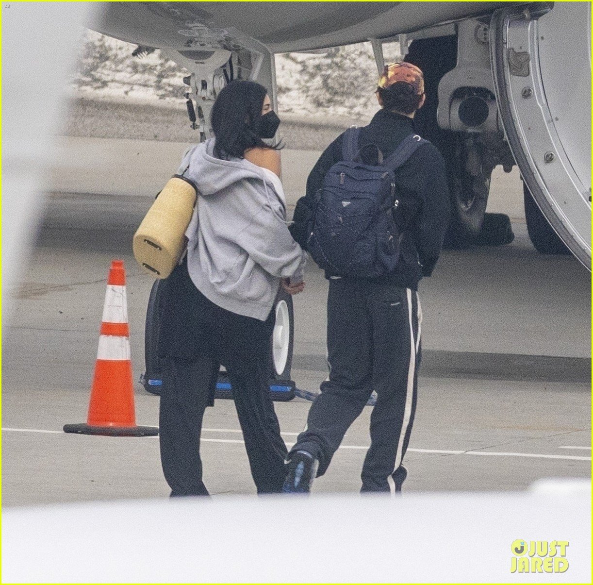 Kylie Jenner & Timothee Chalamet Spotted Flying Off in Private Jet Amid ...