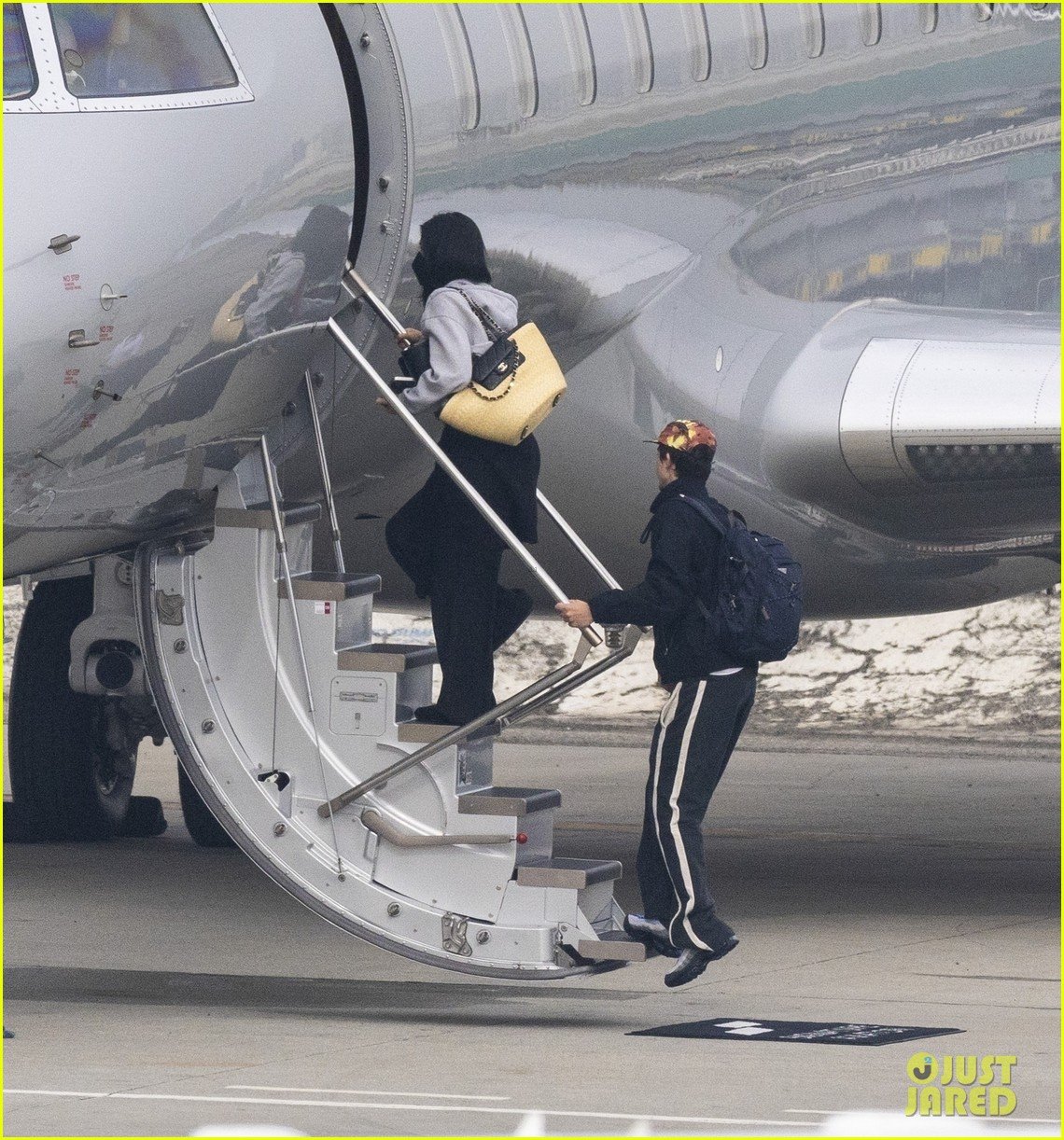 Kylie Jenner & Timothee Chalamet Spotted Flying Off in Private Jet Amid ...