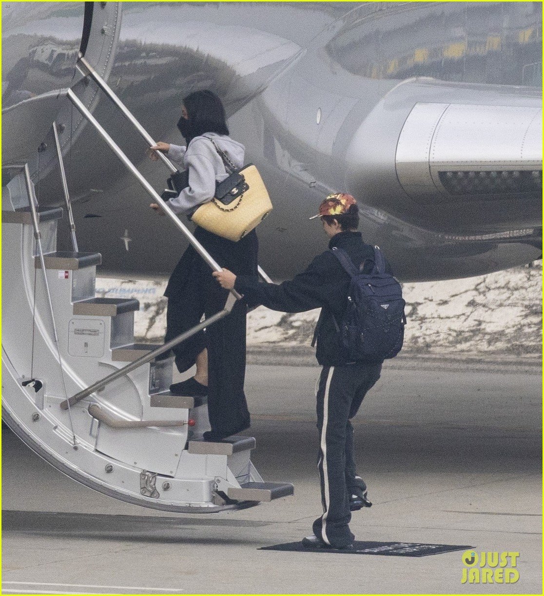 Kylie Jenner & Timothee Chalamet Spotted Flying Off in Private Jet Amid ...