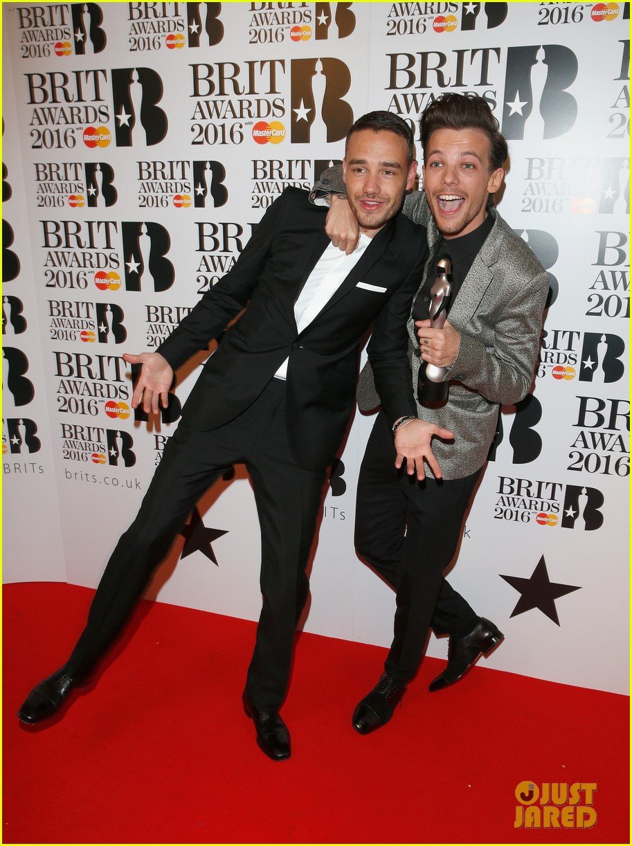 'Dark to Light' Lyrics: Louis Tomlinson Seemingly Pays Tribute to Late ...