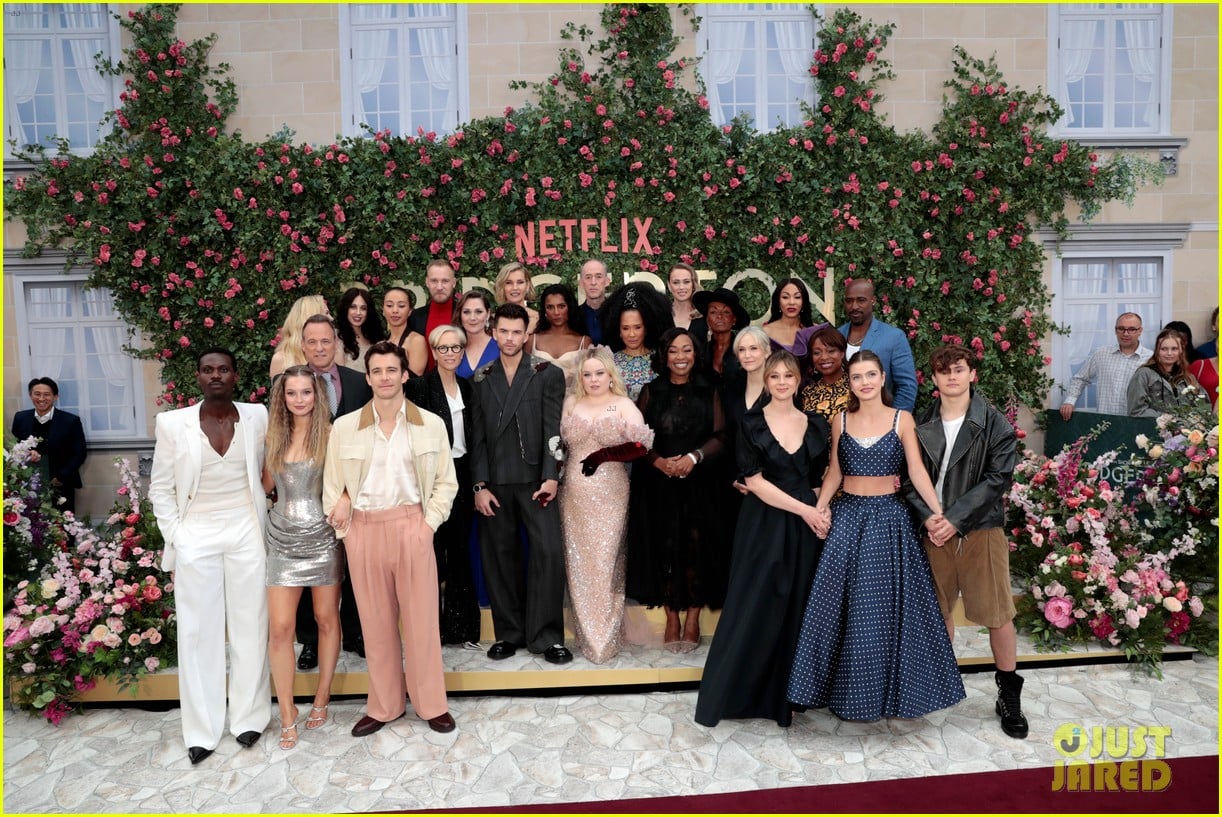 Is Bridgerton's Luke Thompson Single or Dating? What We Know About His ...