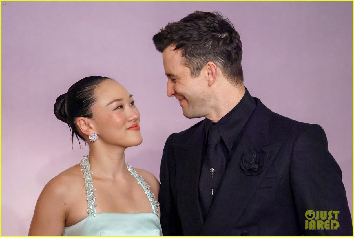 Is Bridgerton's Luke Thompson Single or Dating? What We Know About His ...