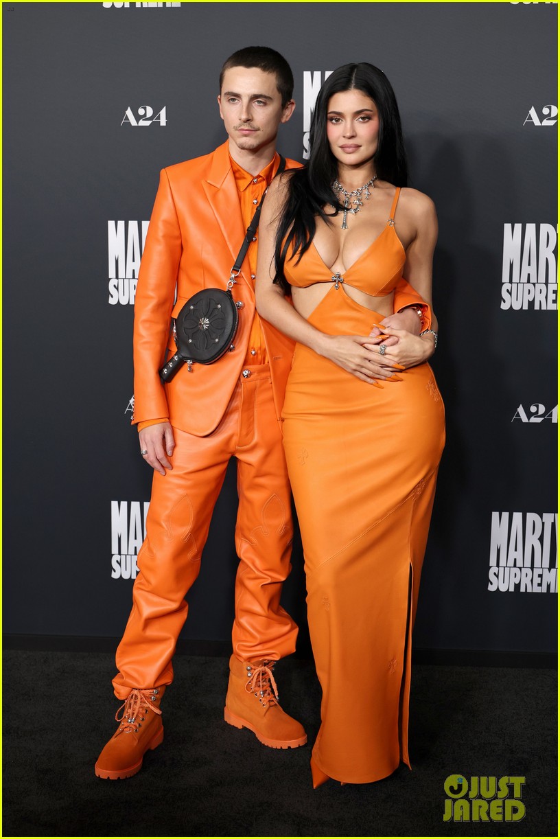 Megan Stalter & Paul W. Downs Hilariously Dress as Kylie Jenner ...