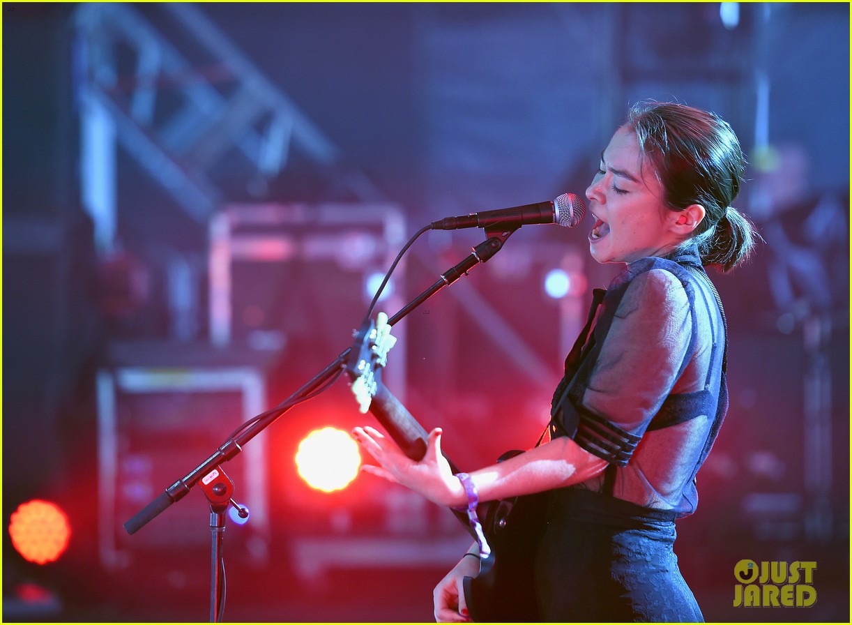 'Where's My Phone?' Lyrics: Mitski Announces New Album 'Nothing’s About ...