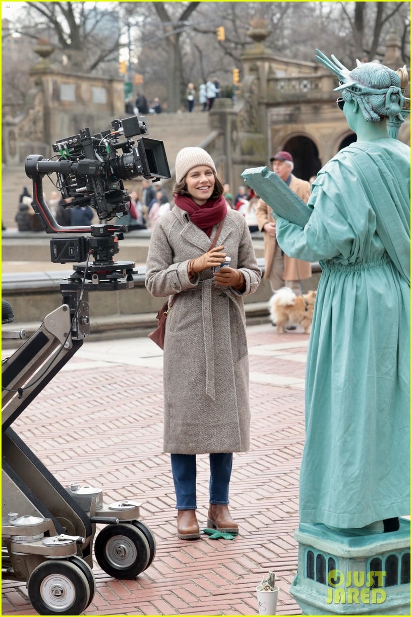 Jeffrey Dean Morgan & Lauren Cohan Take Over NYC While Filming 'Walking ...