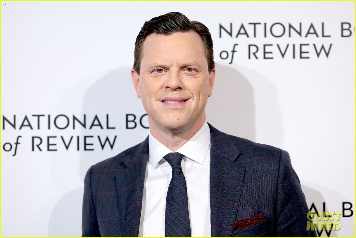 Leonardo DiCaprio Thanks Mom at NBR Gala, Says He's Waited 25 Years for ...