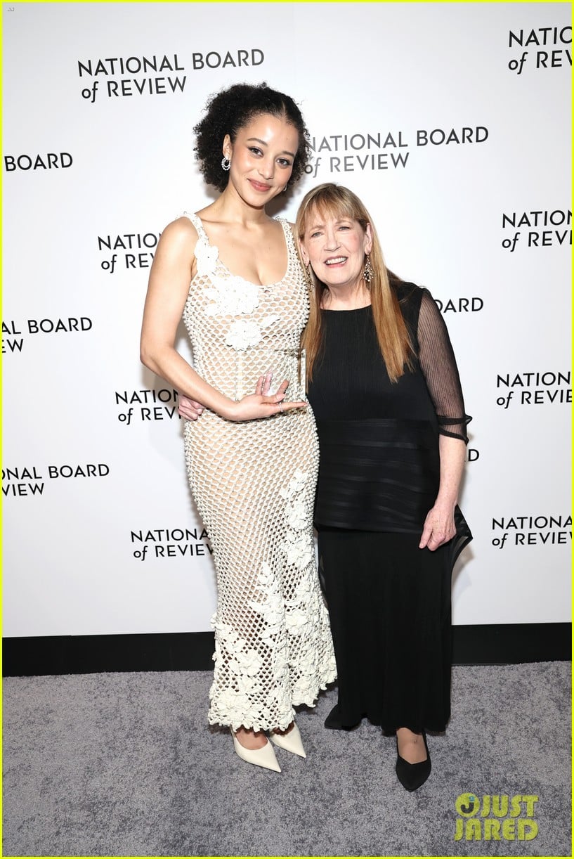 Leonardo DiCaprio Thanks Mom at NBR Gala, Says He's Waited 25 Years for ...