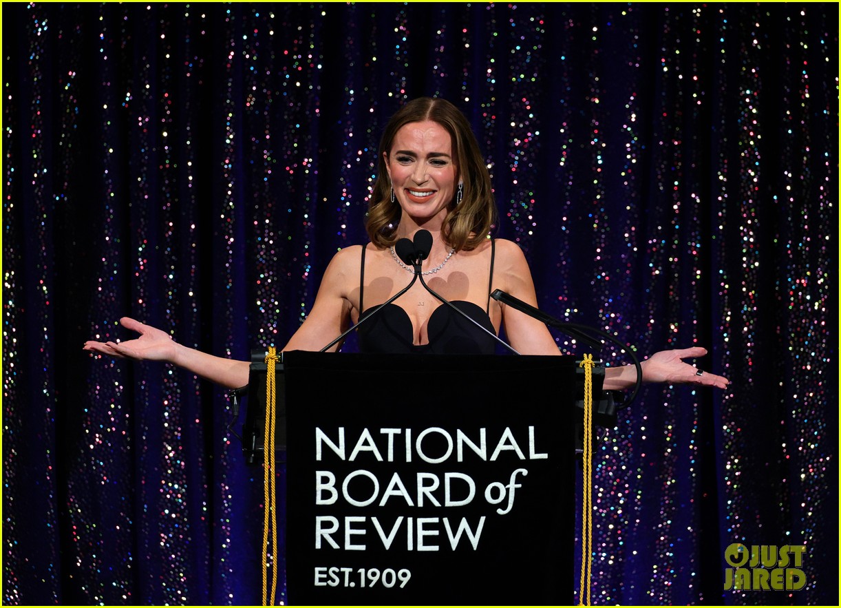 Leonardo DiCaprio Thanks Mom at NBR Gala, Says He's Waited 25 Years for ...