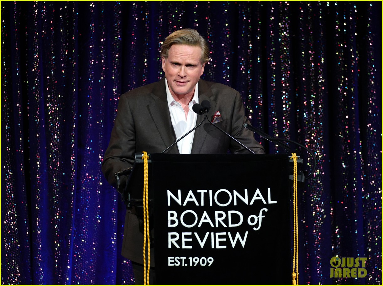 Leonardo DiCaprio Thanks Mom at NBR Gala, Says He's Waited 25 Years for ...