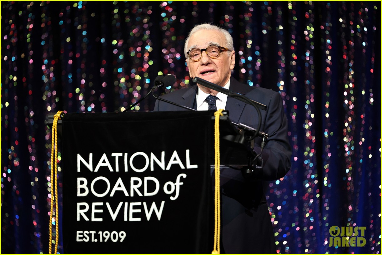 Leonardo DiCaprio Thanks Mom at NBR Gala, Says He's Waited 25 Years for ...