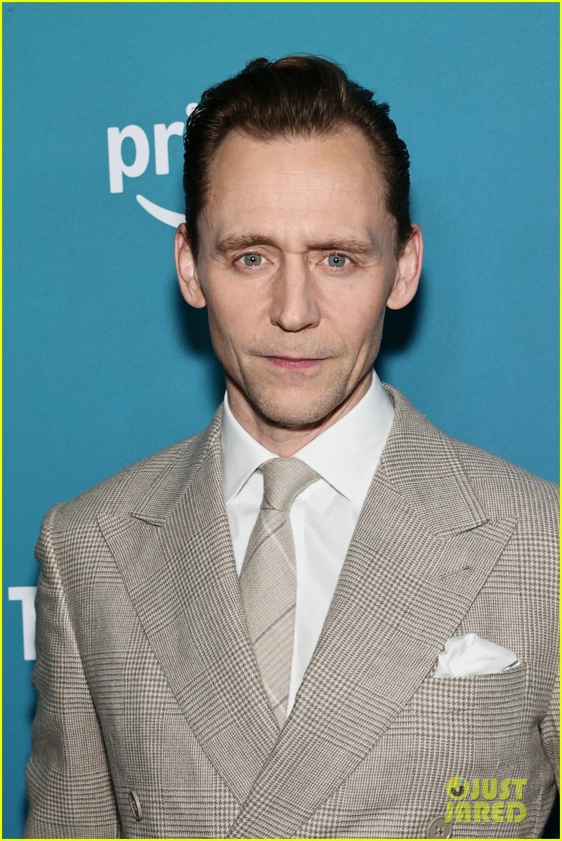 Tom Hiddleston Wears a Smart Suit to the New York Premiere of 'The ...