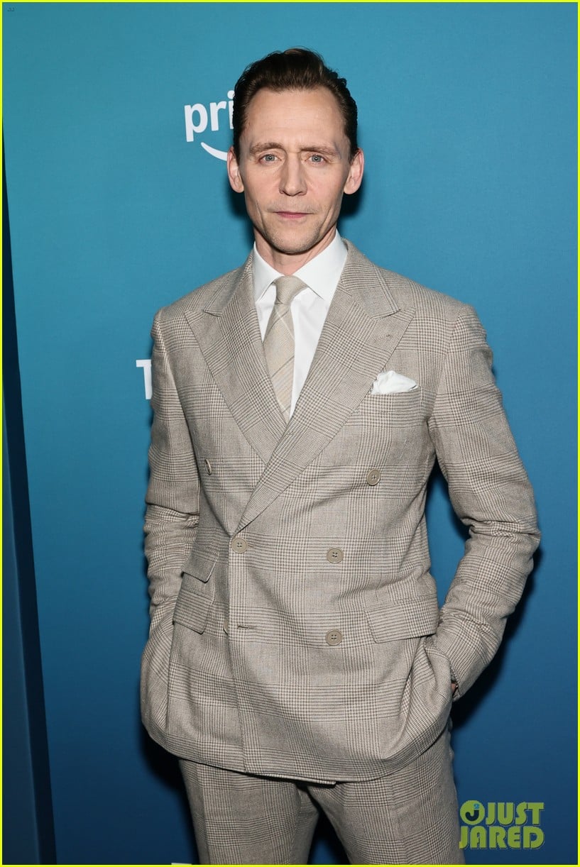 Tom Hiddleston Wears a Smart Suit to the New York Premiere of 'The ...