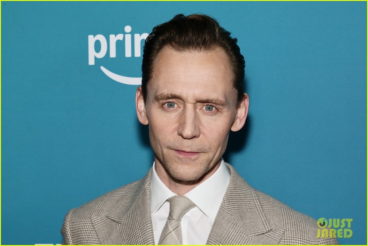 Tom Hiddleston Wears a Smart Suit to the New York Premiere of 'The ...