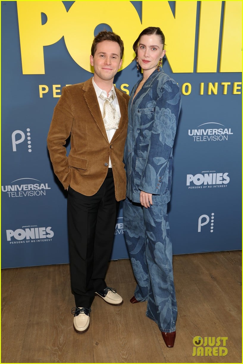 Emilia Clarke & Haley Lu Richardson Hold Hands at 'Ponies' NYC Premiere ...