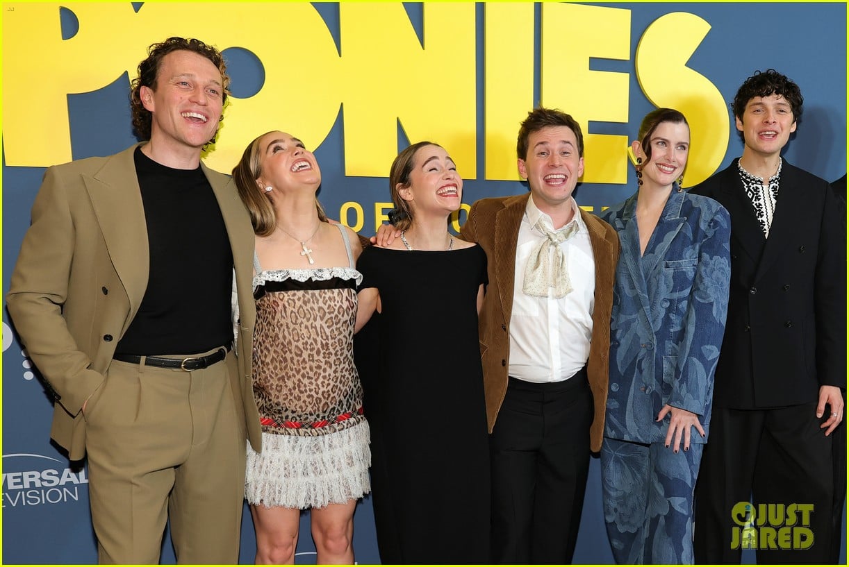 Emilia Clarke & Haley Lu Richardson Hold Hands at 'Ponies' NYC Premiere ...