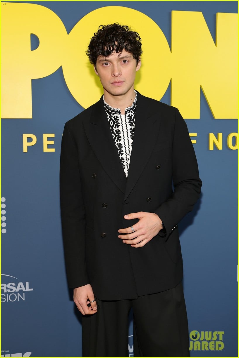 Emilia Clarke & Haley Lu Richardson Hold Hands at 'Ponies' NYC Premiere ...