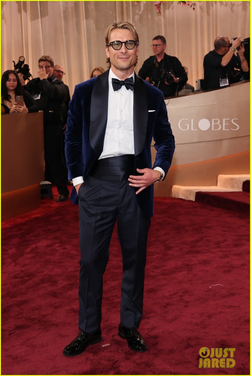 Glen Powell Teases 'Chad Powers' Season 2 at Golden Globes 2026: Photo ...