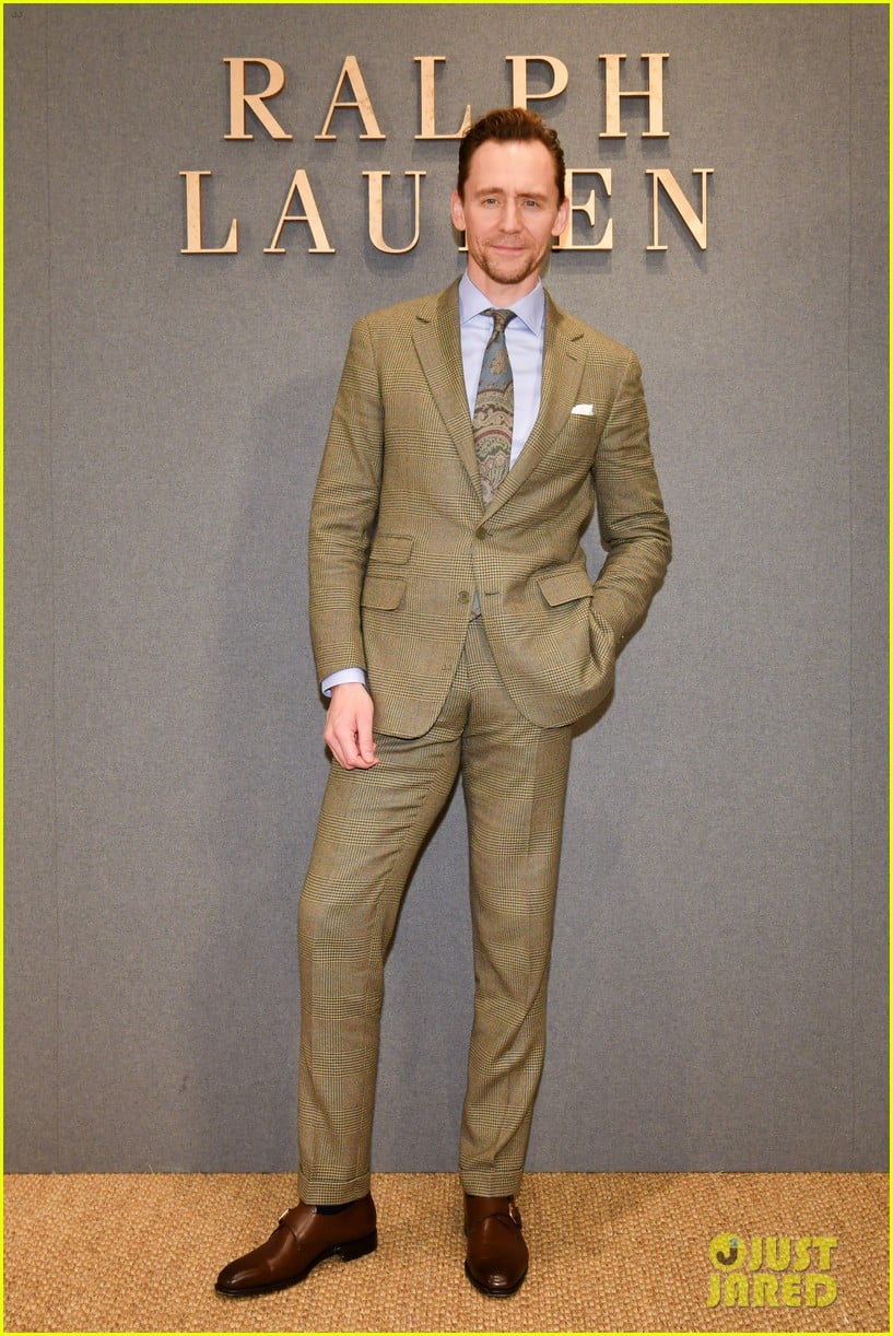 Nick Jonas, Tom Hiddleston, Liam Hemsworth & More Kick Off Milan ...