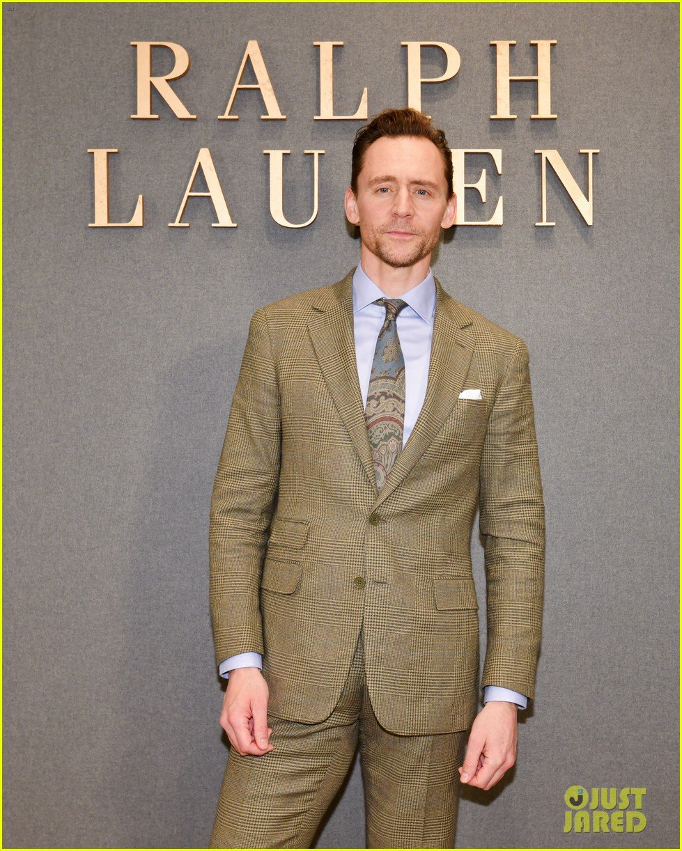 Nick Jonas, Tom Hiddleston, Liam Hemsworth & More Kick Off Milan ...