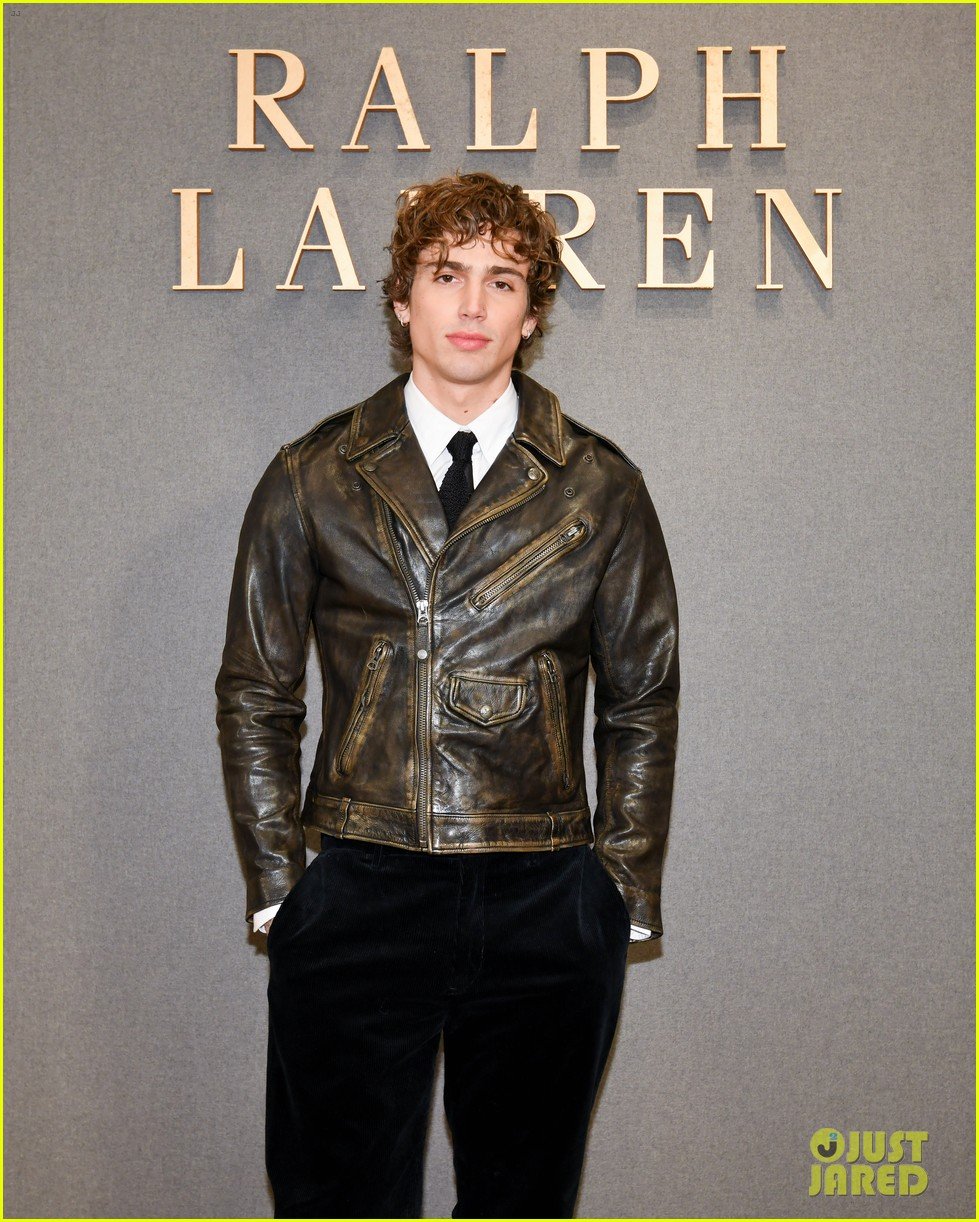 Nick Jonas, Tom Hiddleston, Liam Hemsworth & More Kick Off Milan ...