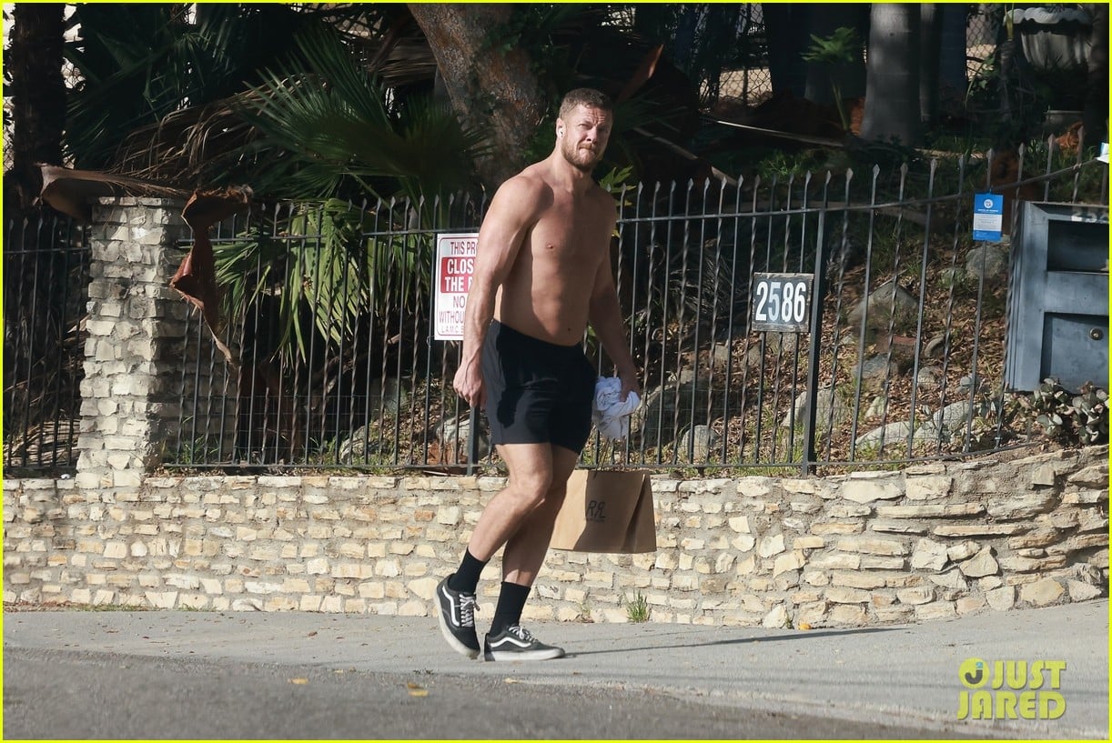 Imagine Dragons' Dan Reynolds Goes Shirtless for Warm Winter Day in L.A ...