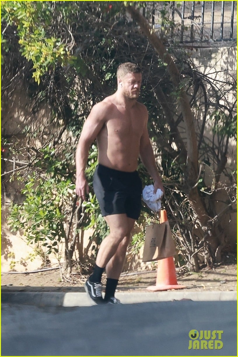 Imagine Dragons' Dan Reynolds Goes Shirtless for Warm Winter Day in L.A ...